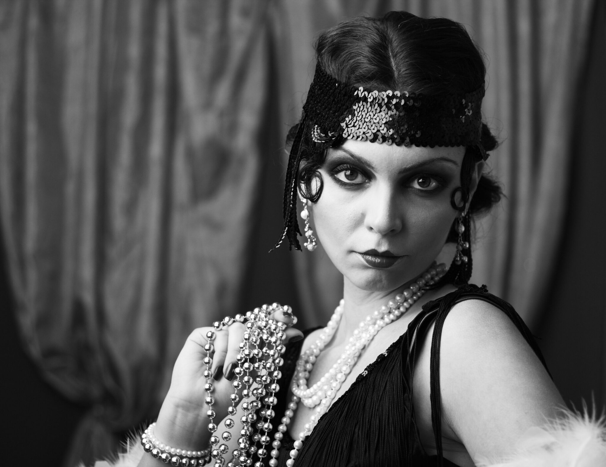 12 Unusual Beauty Standards and Practices from the '20s That Would Stun ...